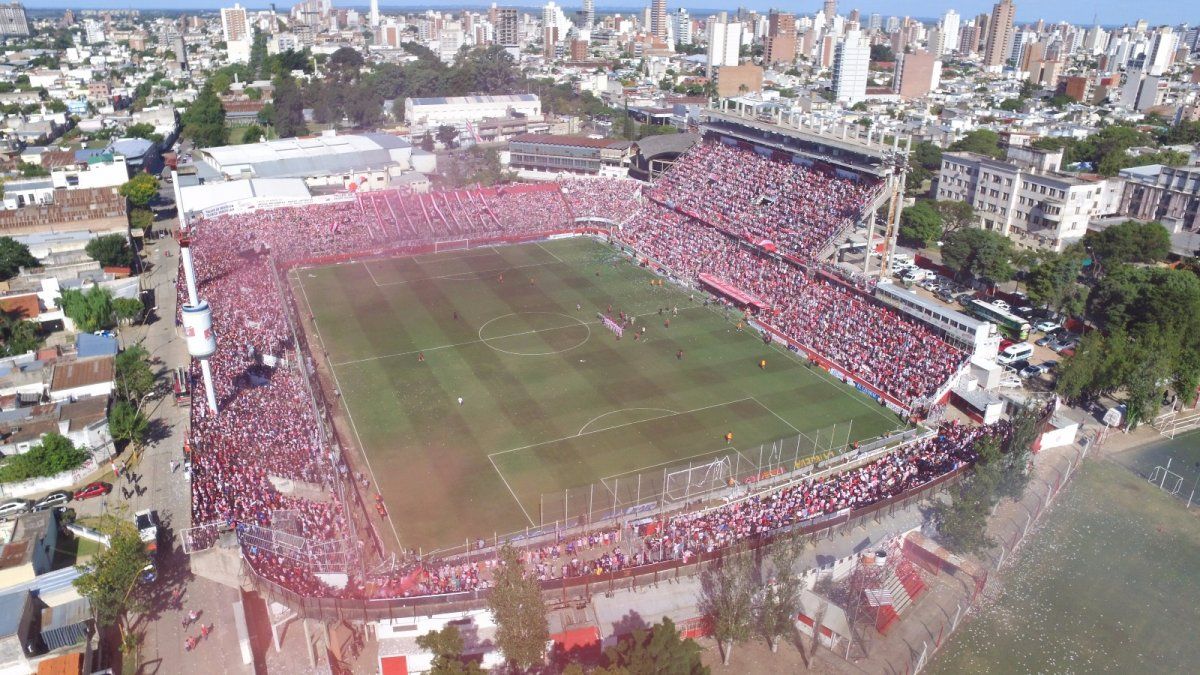 El Estadio 15 de Abril, una verdadera Cuna de gigantes: la casa de ...
