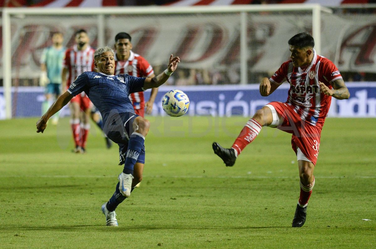Polémico final: Unión perdió con Huracán y sumó la tercera derrota ...