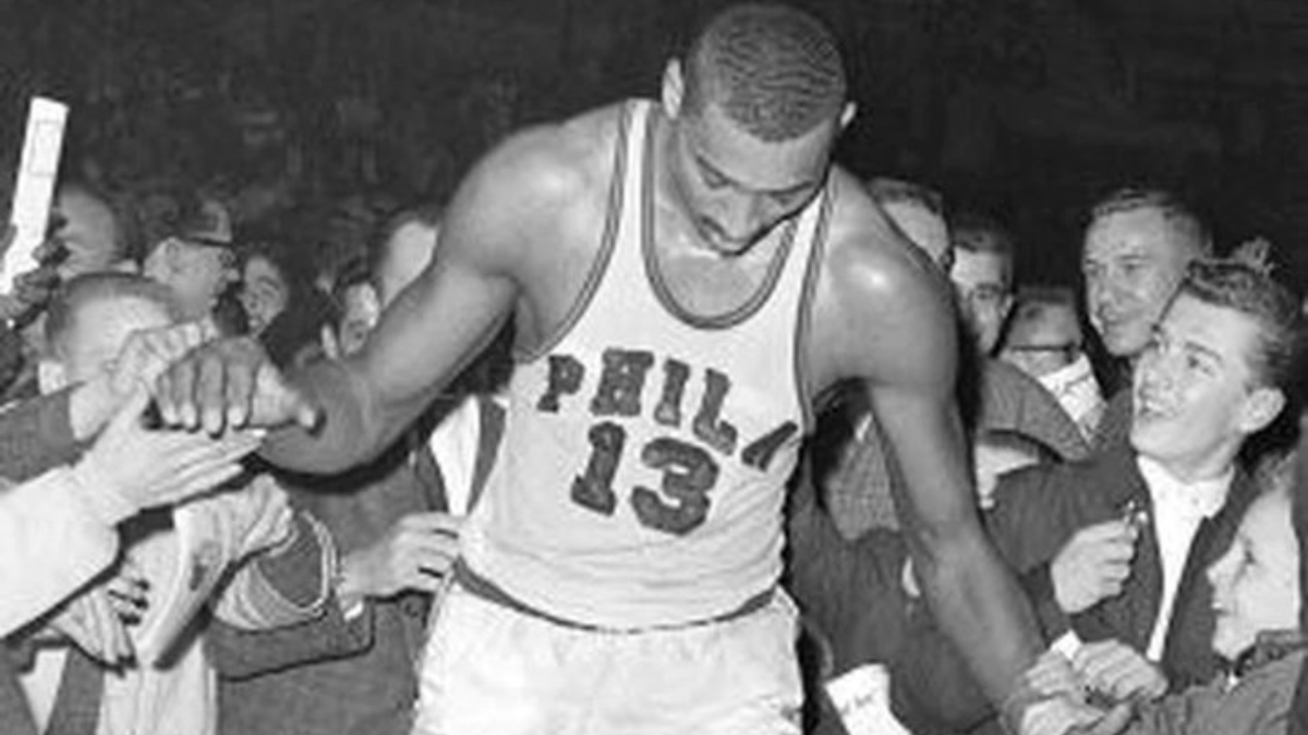 El día que Wilt Chamberlain hizo historia en la NBA y anotó 100 puntos ...