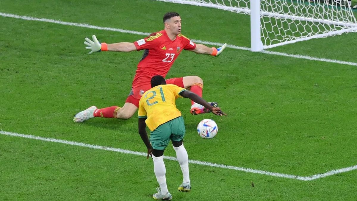 La atajada del Dibu Martínez que valió la clasificación a cuartos de final