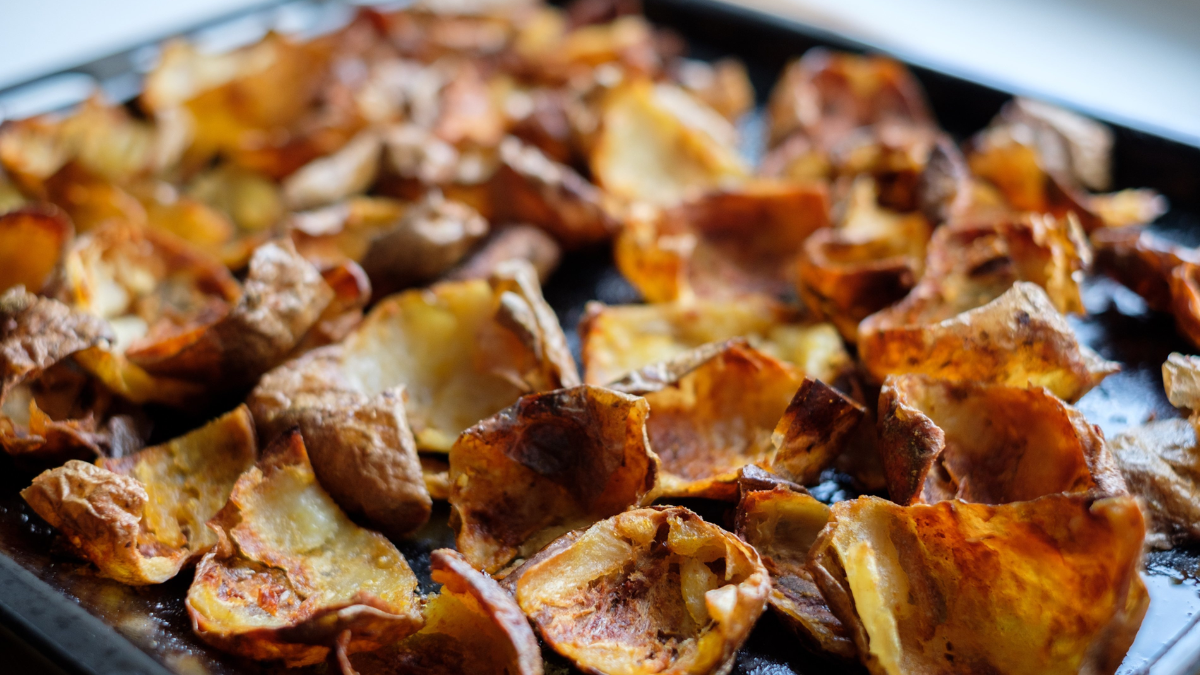 Chips de cáscaras de papas: la receta fácil y rica para no desperdiciar ...