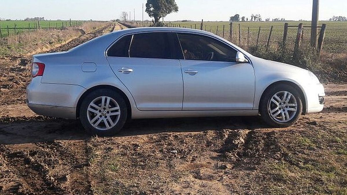 Lo encontraron dentro del auto con dos tiros en la cabeza