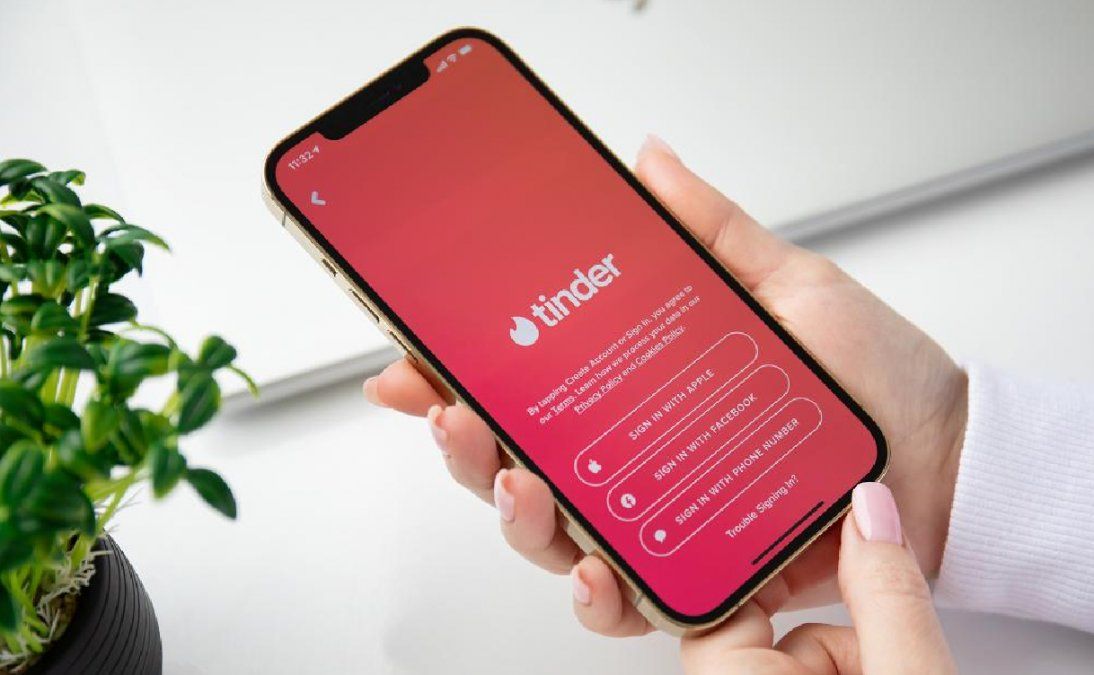Con quién deberías matchear en Tinder según tu signo para no fallar