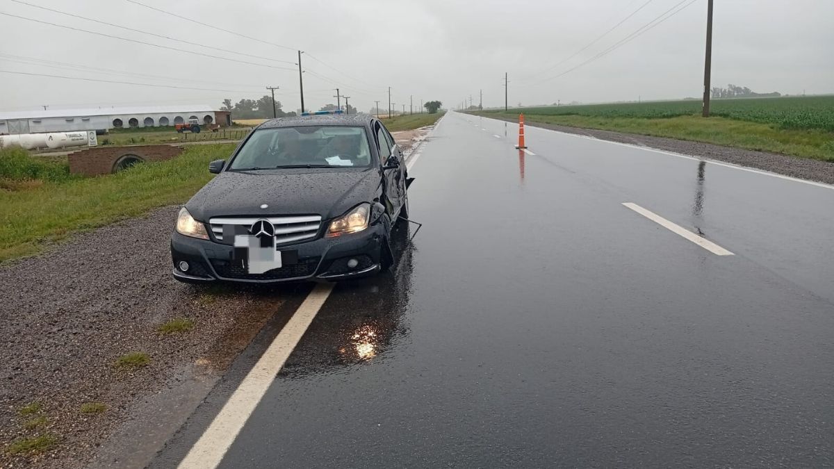 Accidente de tránsito en Ruta 80: un camión chocó con un auto y cayó a ...