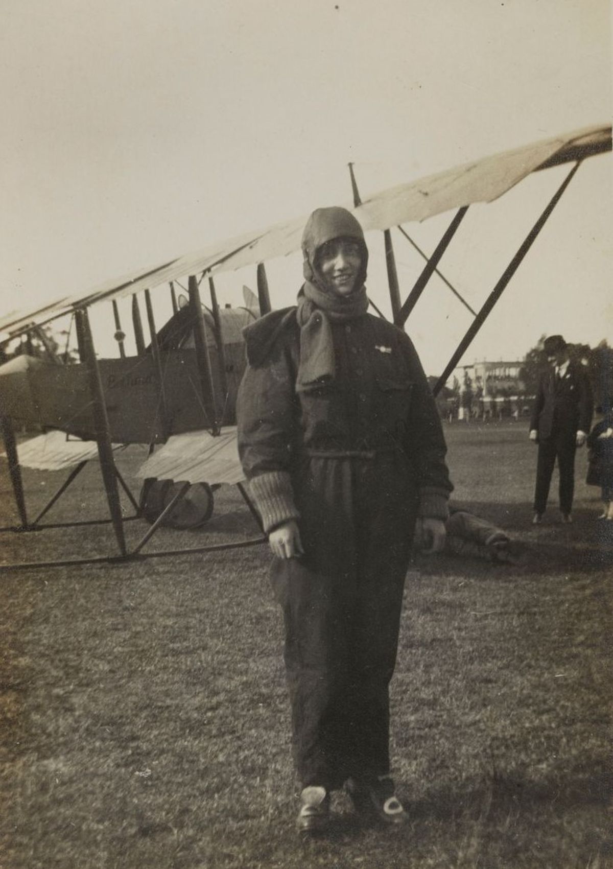 Cómo fue la vida de Adrienne Bolland, la primera piloto en cruzar la ...