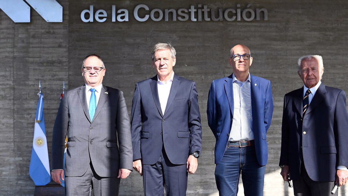 Jatón encabezó el acto por los 170 años de la sanción de la ...