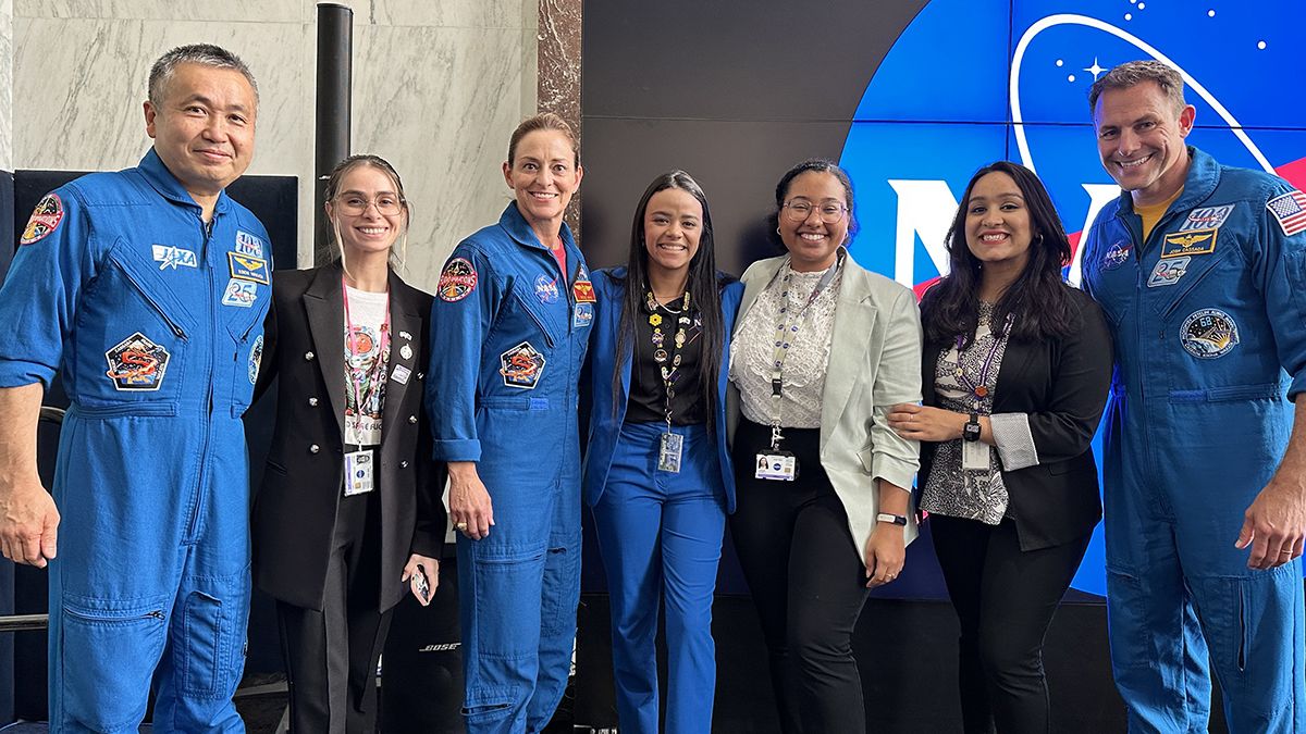 Cómo una joven de Puerto Rico llegó a ser la voz en español de la NASA