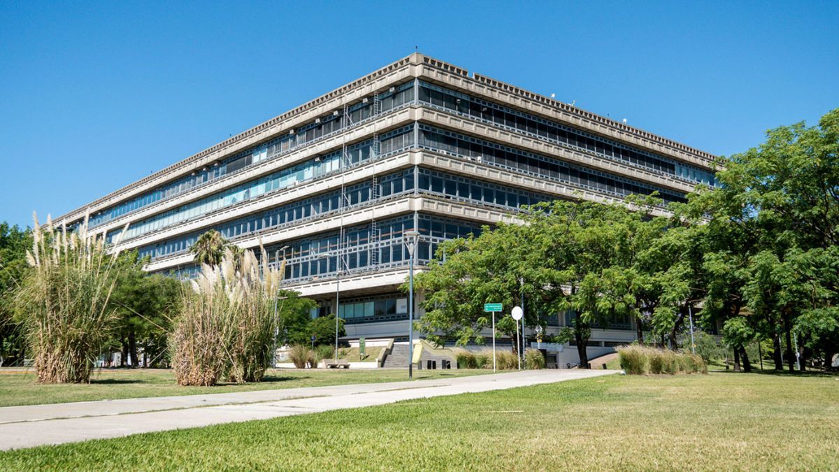 Qué le pasó estudiante de la UBA que murió tras caerse del segundo piso ...