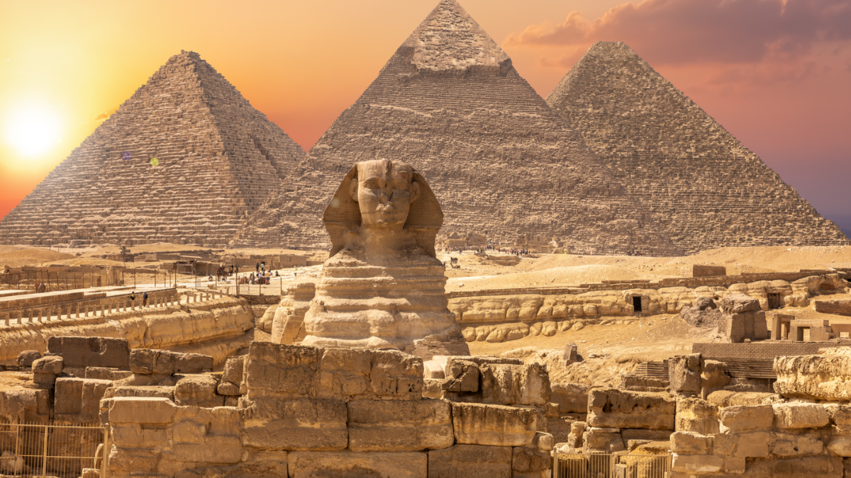 Yungtripleg blowjob attractive large breast and a fairly