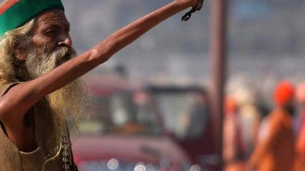 La historia de Amar Bharati, el hombre que tiene levantado su brazo ...