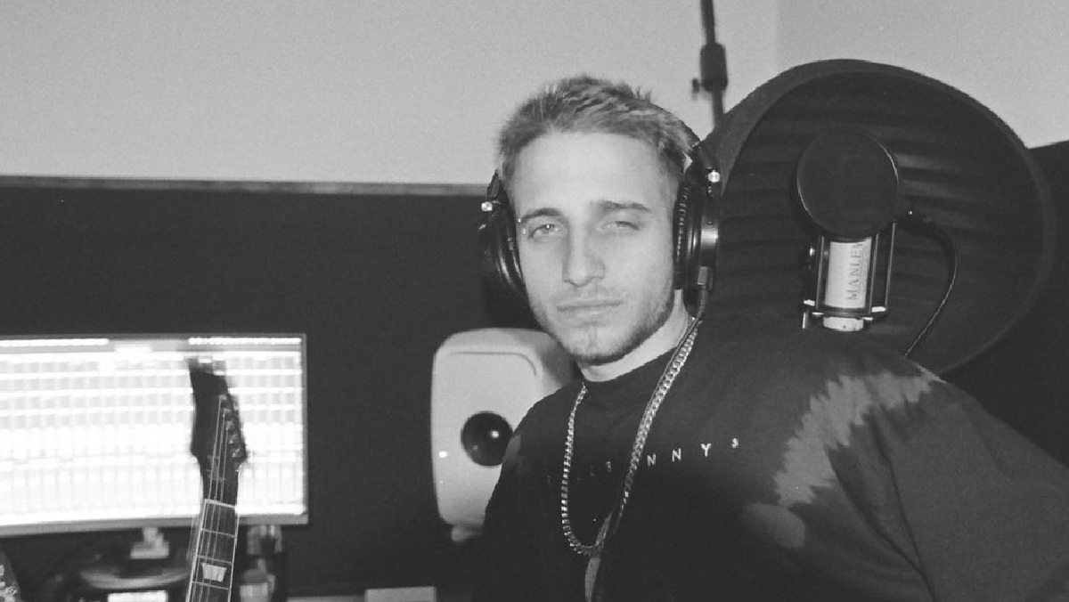 Wos lanzó su nuevo álbum titulado Oscuro Éxtasis