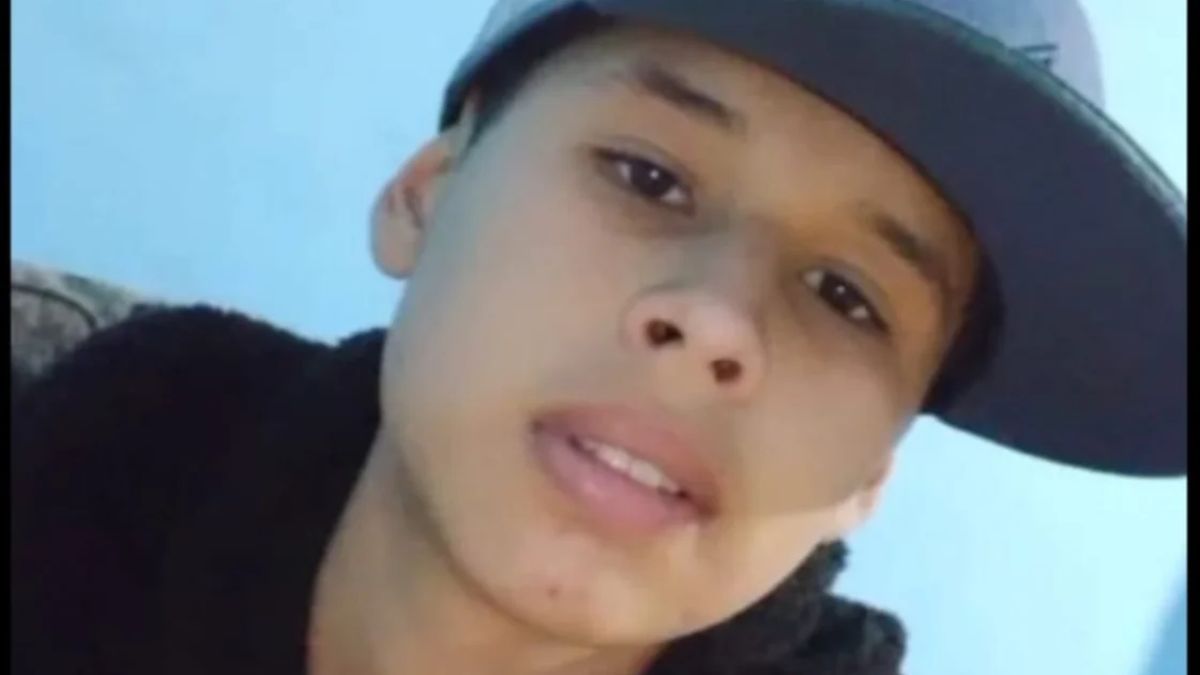 Buscan a un chico de 13 años que se fue de su casa y avisó por whatsapp ...