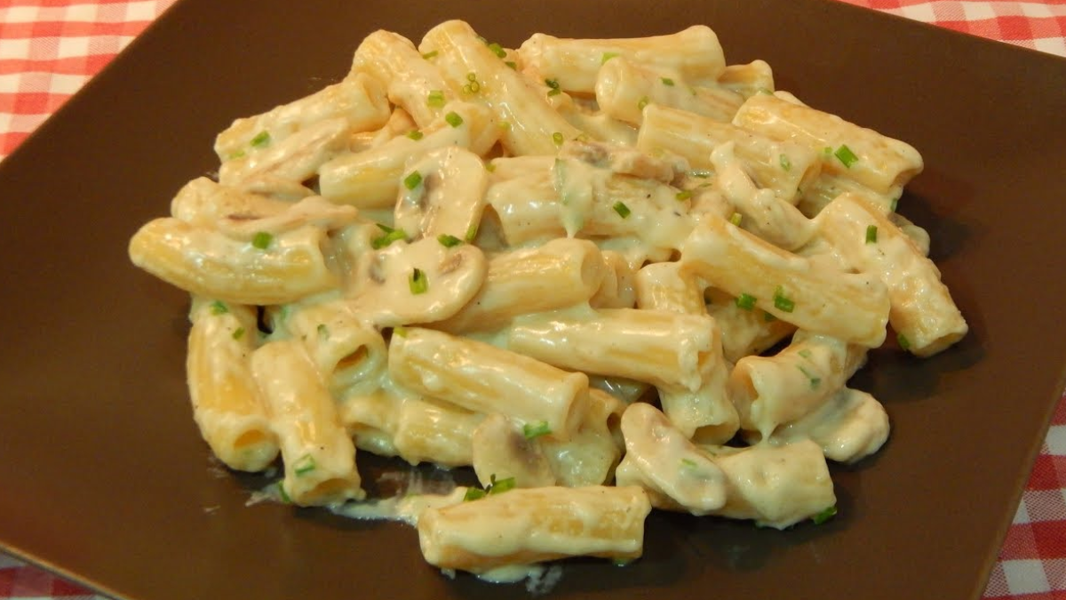 Fideos mostacholes con salsa de queso: la increíble receta de Jimena Monteverde