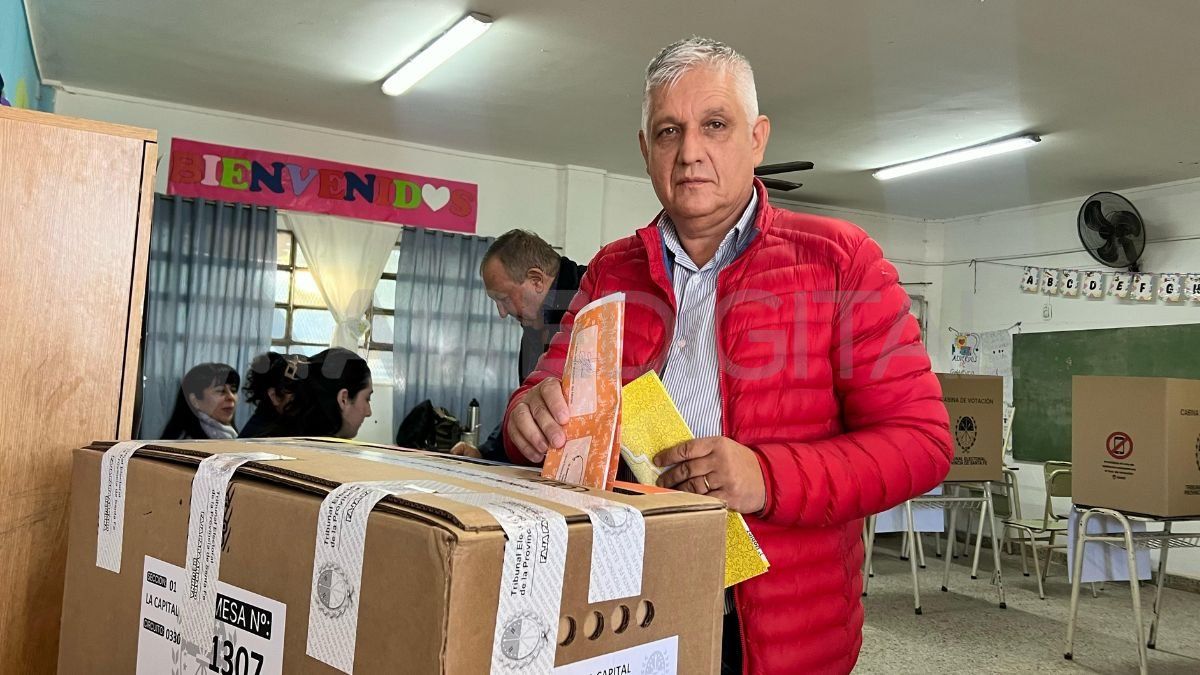 Mario Papaleo votó en Sauce Viejo y pidió a los vecinos que participen ...