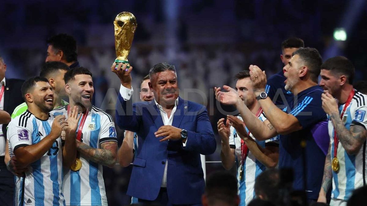 Claudio Tapia, presidente de la AFA, felicitó al plantel campeón