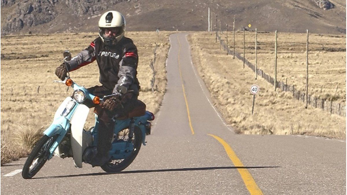 Un youtuber santafesino recorre la ruta 40 en una Econo Power