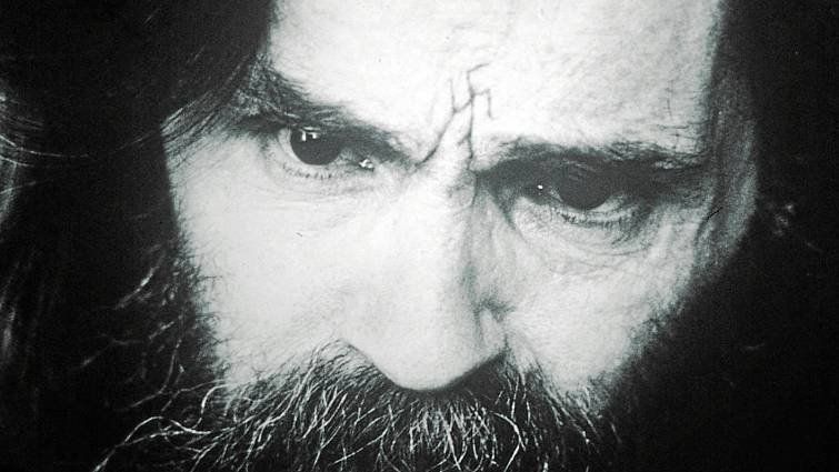 Quién es Charles Manson, el asesino en serie que se inspiró en los Beatles
