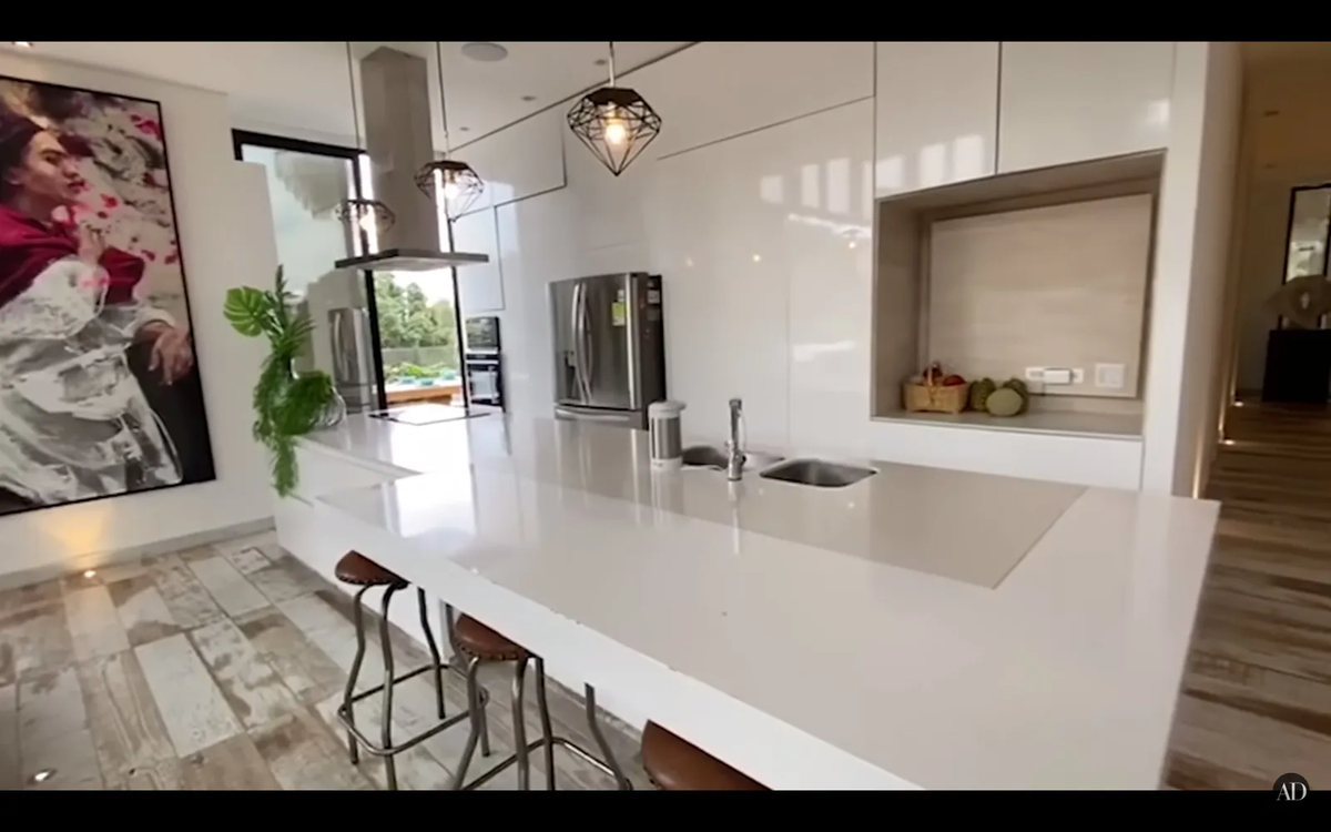 El impactante hogar de Maluma en Colombia: lujo, glamour y un ...