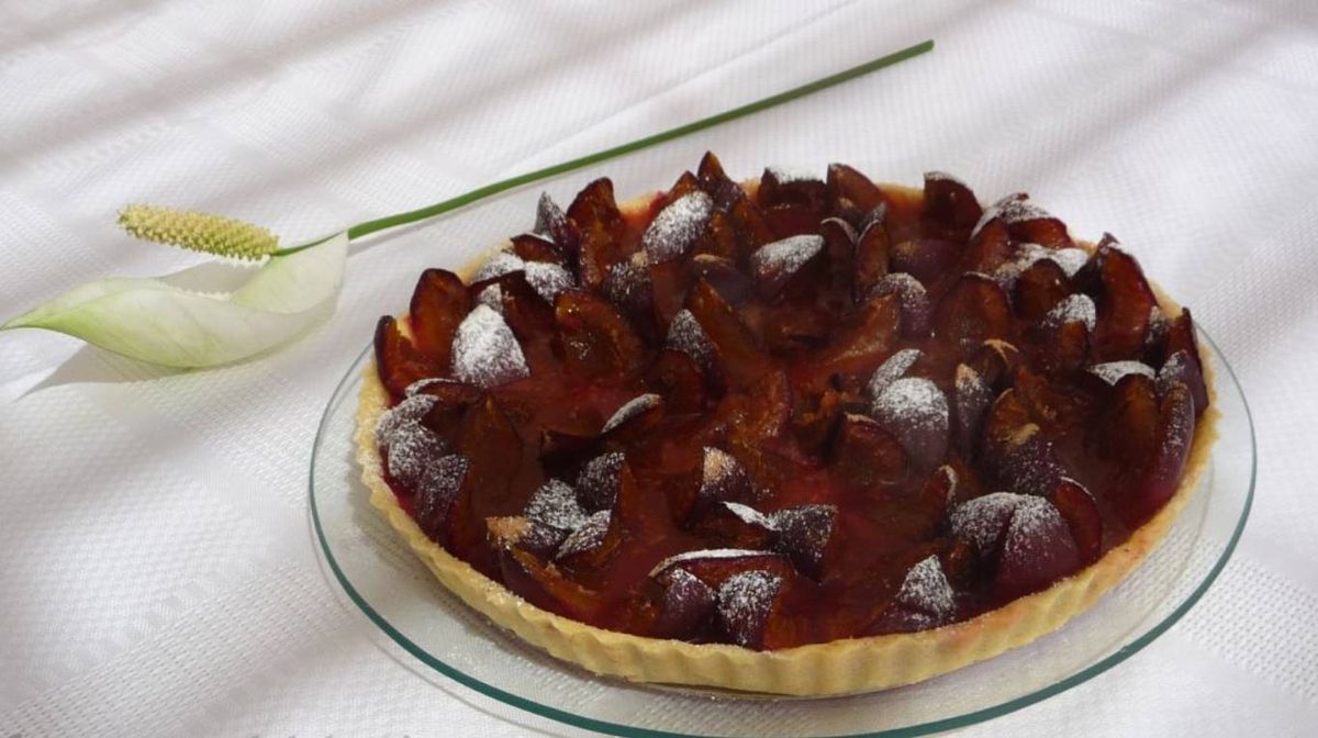 Cómo hacer una torta alemana de ciruelas con la receta de Maru Botana