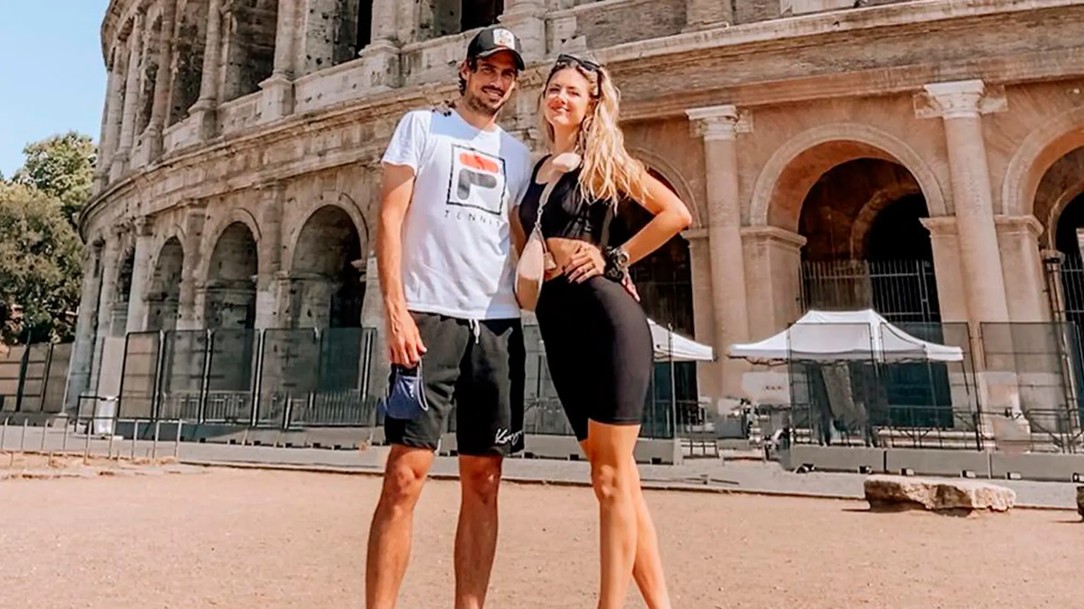 Lluvia de críticas a Stephanie Demner por viajar a Roma a ver a su novio