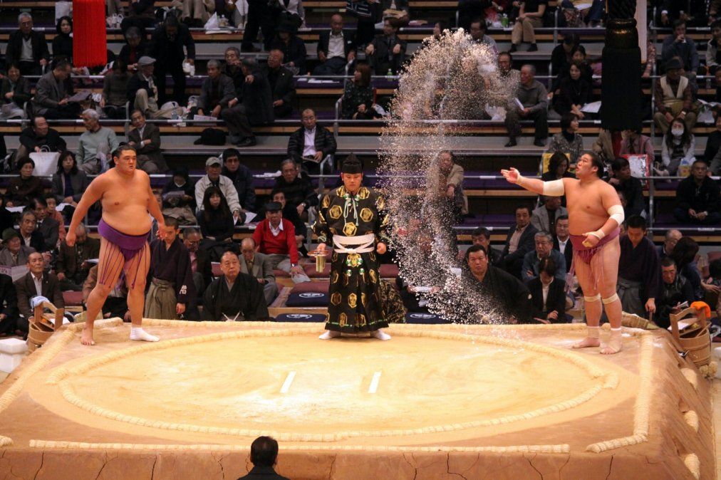 Un luchador de Sumo japonés de 28 años murió por coronavirus