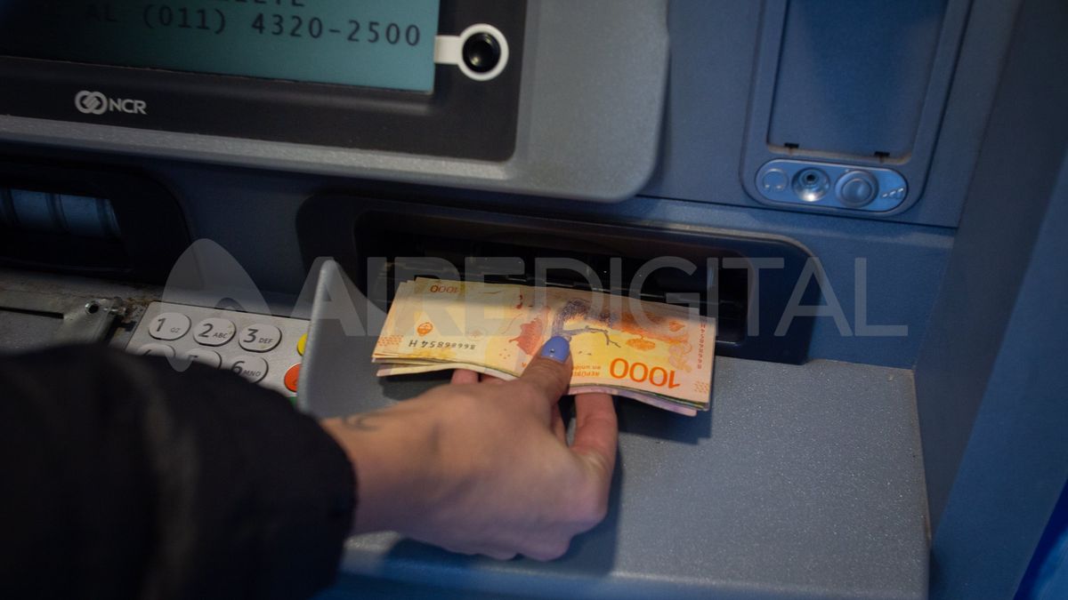 El Banco Central aumentó los montos máximos de extracción en cajeros ...