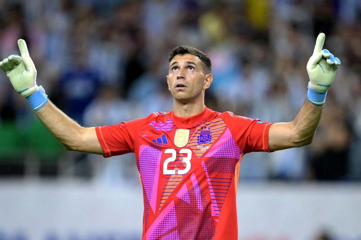 Copa América: el gesto del Dibu Martínez con el arquero de Ecuador que fue viral