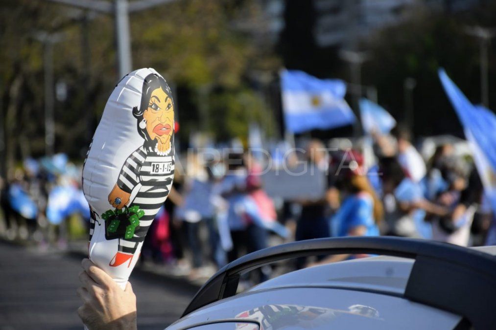 El banderazo contra el gobierno se replicó en las ciudades de la ...