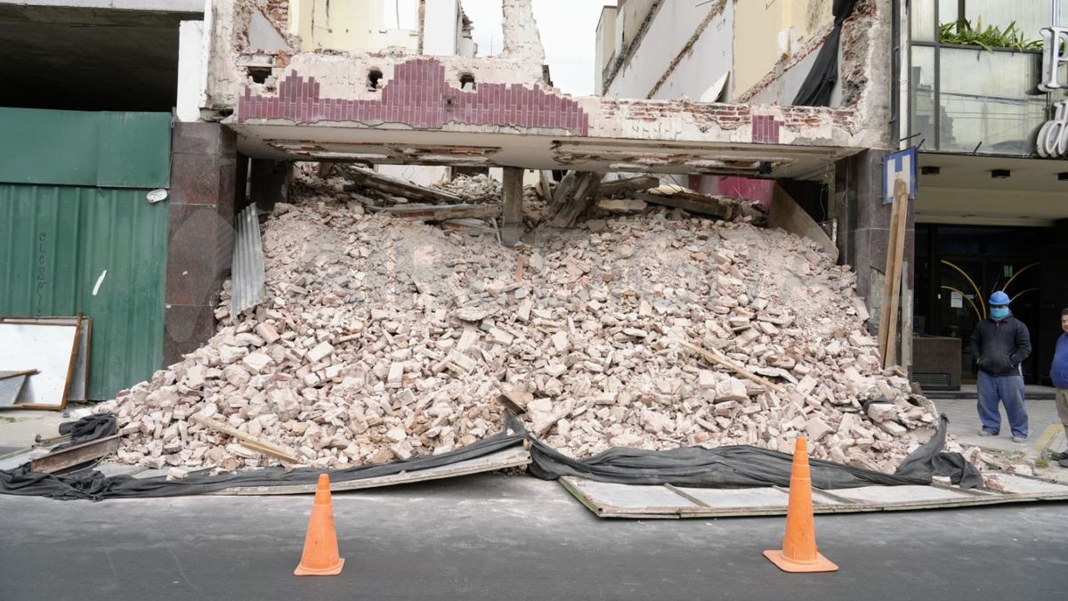 Impactante derrumbe en un edificio en construcción en pleno centro de Rosario