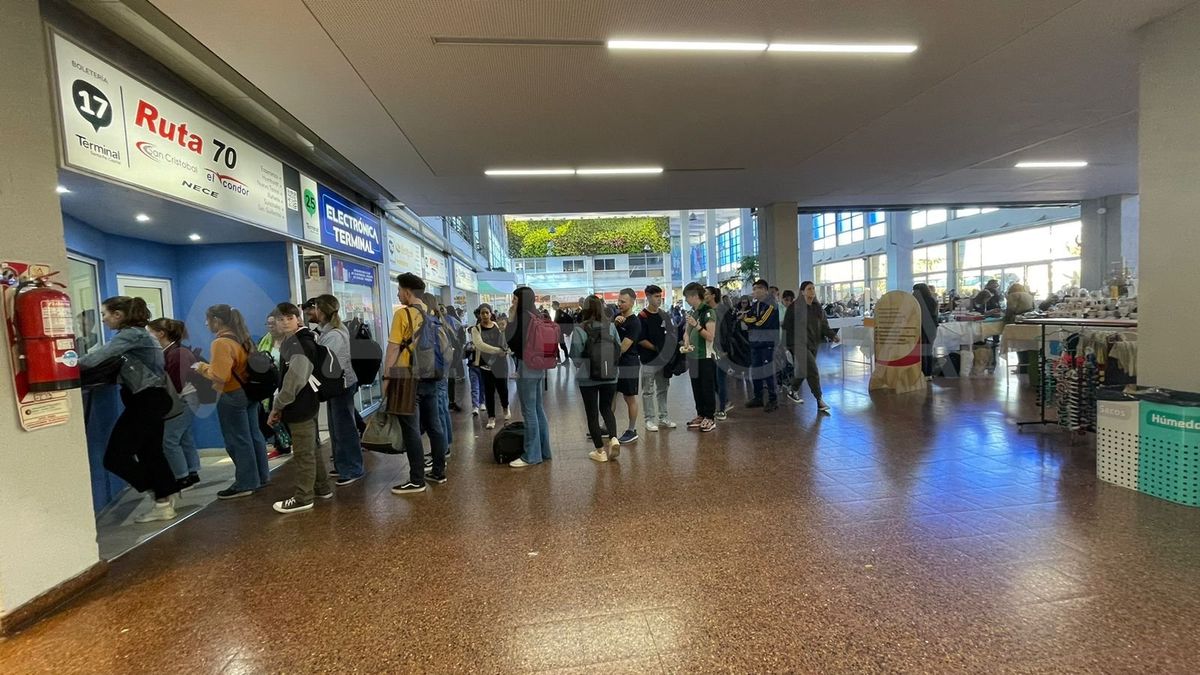 La llegada del fin de semana largo se reflejó en la Terminal de Ómnibus ...