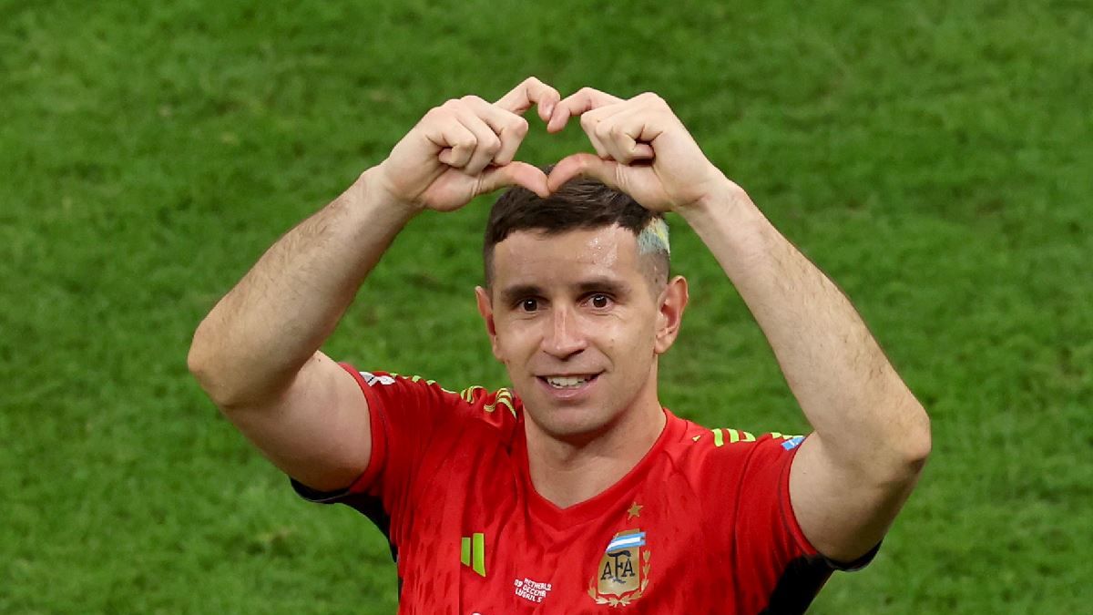 El GRAN GESTO que tuvo el DIBU Martínez con un niño argentino en plena navidad