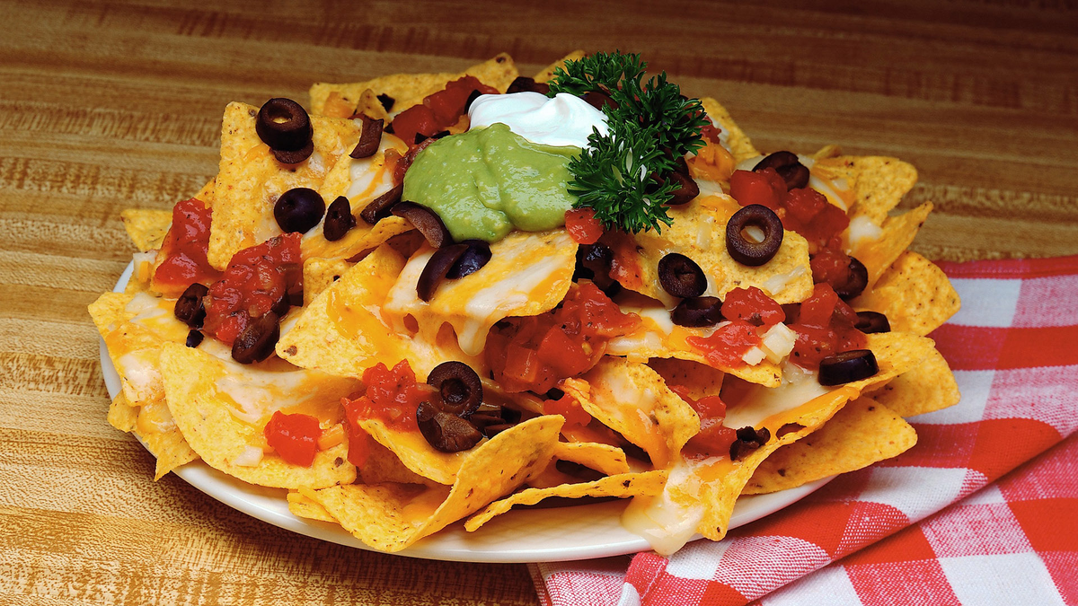 Cómo hacer unos nachos caseros súper rápido y baratos: la receta fácil
