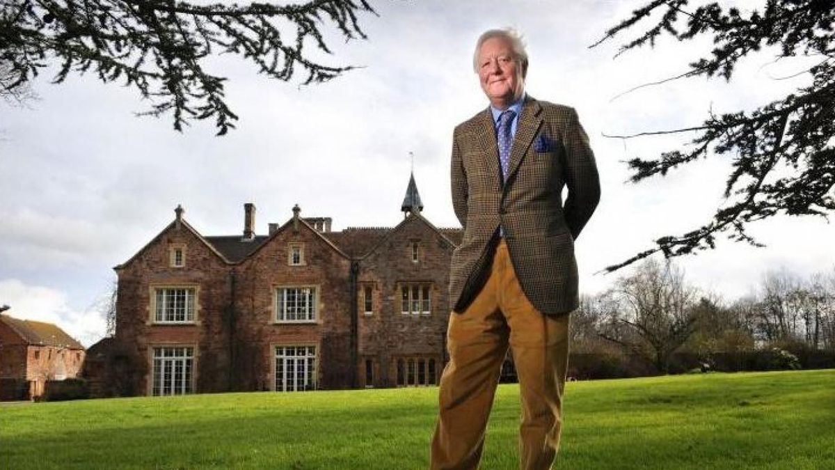 Un millonario británico de 72 años busca una esposa solo para tener un ...