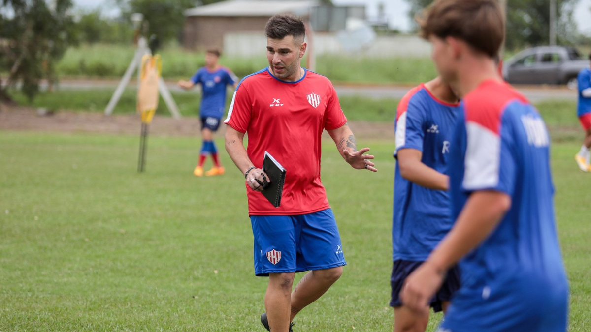 Luis Spahn habló de la continuidad de Vazzoler como DT de Unión y ...