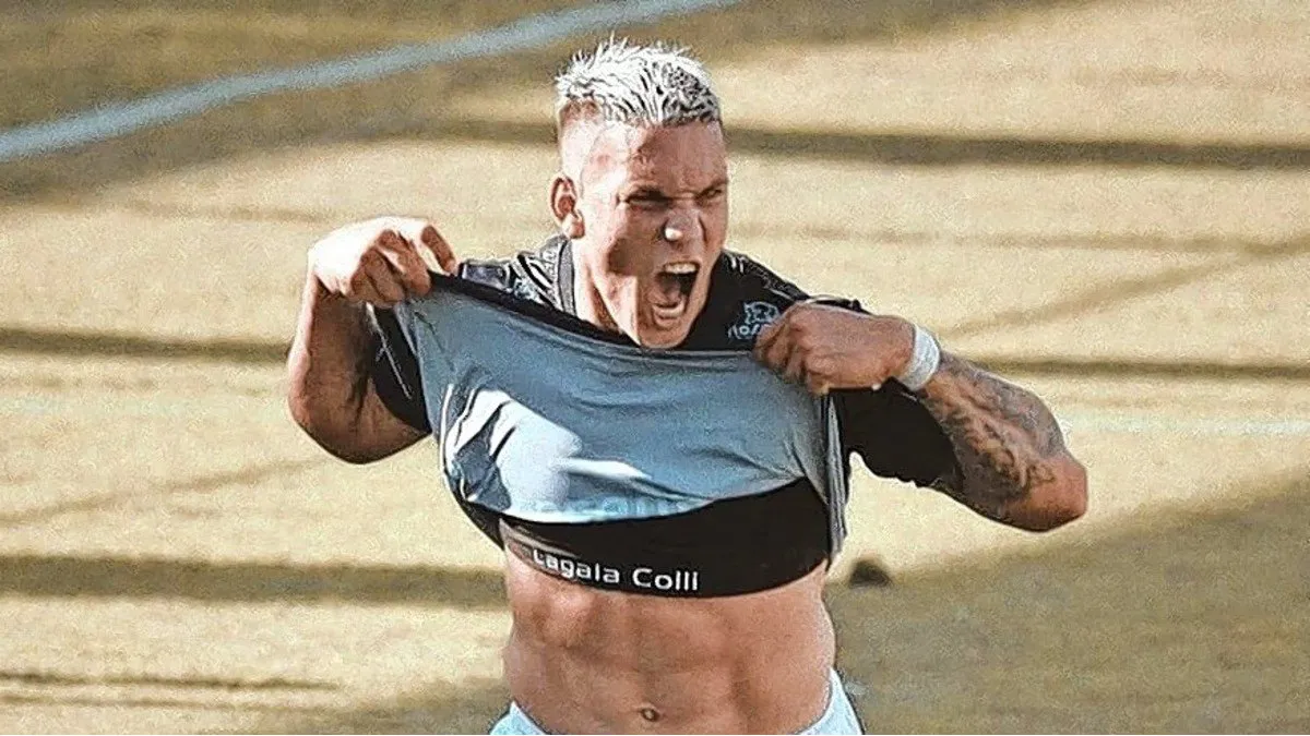 En plena final de Colón vs Racing, estalló en las redes la foto hot de ...