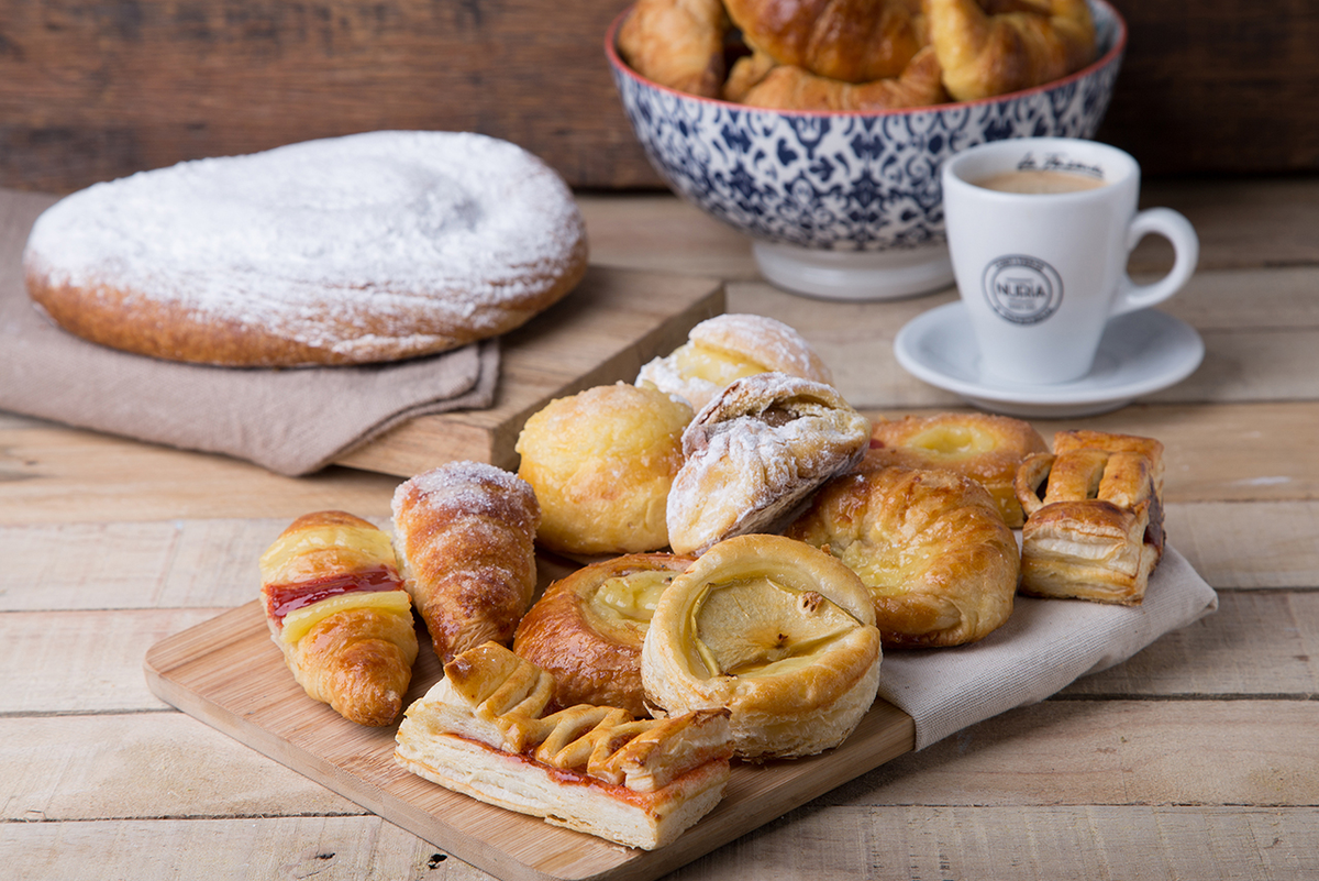 Cómo hacer facturas con crema pastelera: la receta que estabas esperando