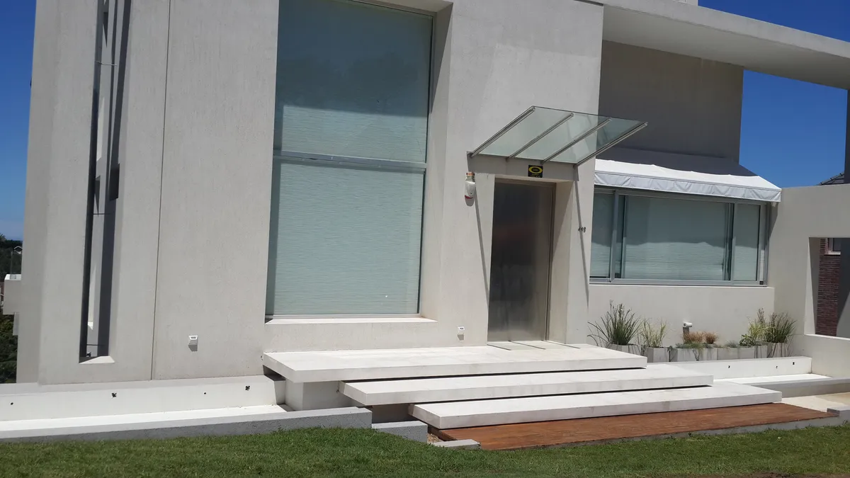 Así es la lujosa casa de Jésica Cirio en un exclusivo barrio privado de ...