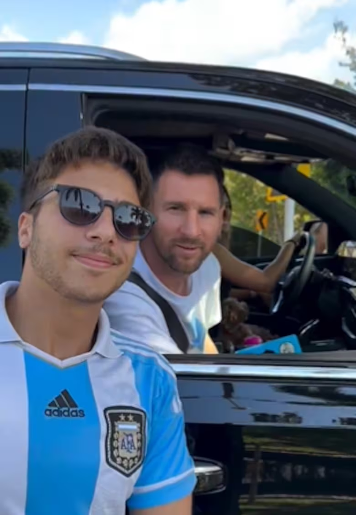 Así es lujoso interior de la camioneta de Antonela y Lionel Messi con ...