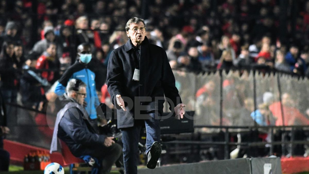 Julio César Falcioni sufrió un inconveniente de salud y tuvo que pasar ...