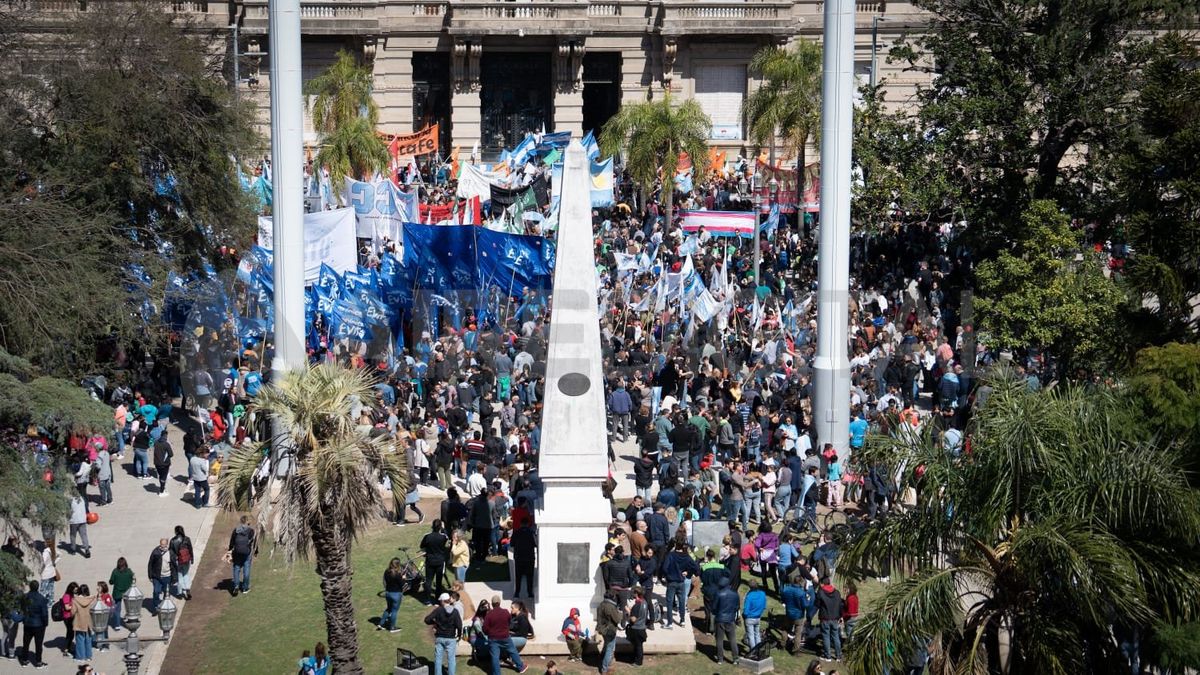 El Gobierno de Santa Fe descontará al menos un día de paro a estatales ... El Gobierno de Santa Fe descontará al menos un día de paro a estatales ...