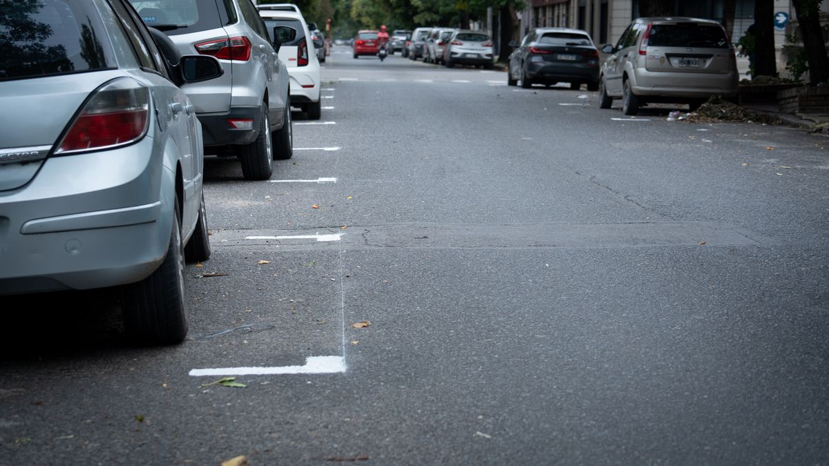 El Concejo Municipal analiza permitir el estacionamiento en ambas manos ...