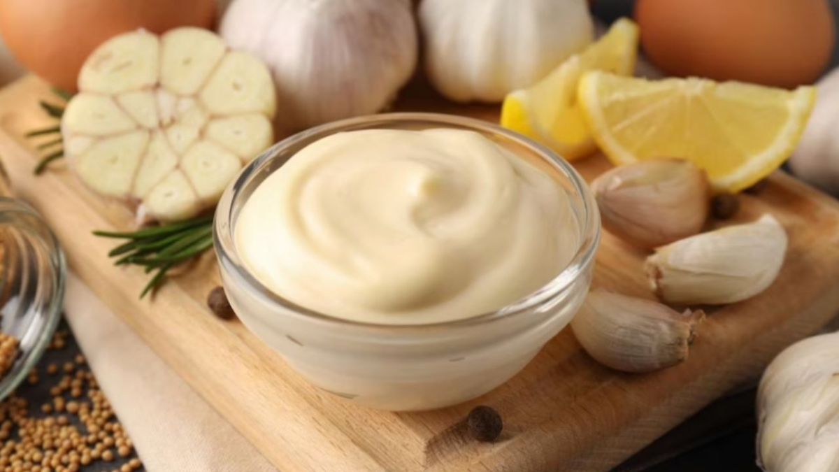 Cómo hacer mayonesa de ajo sin huevo ni leche: receta fácil, vegana y ...
