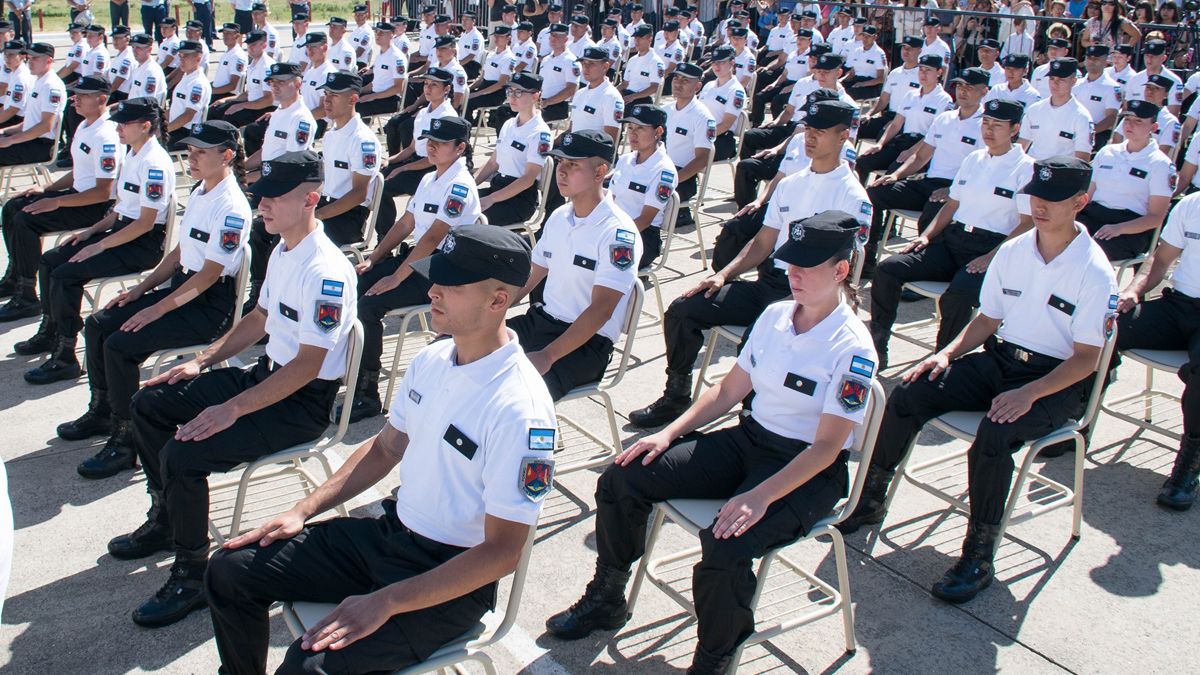 Cambia el reglamento de uniformes de la PSA: se permite pelo largo ...