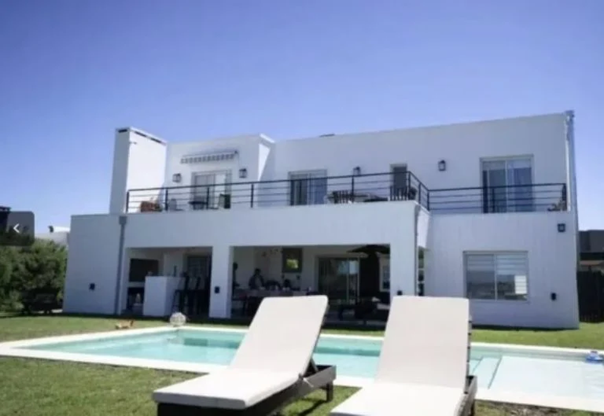 La millonaria mansión que compró Nicole Neumann en Nordelta: muelle ...