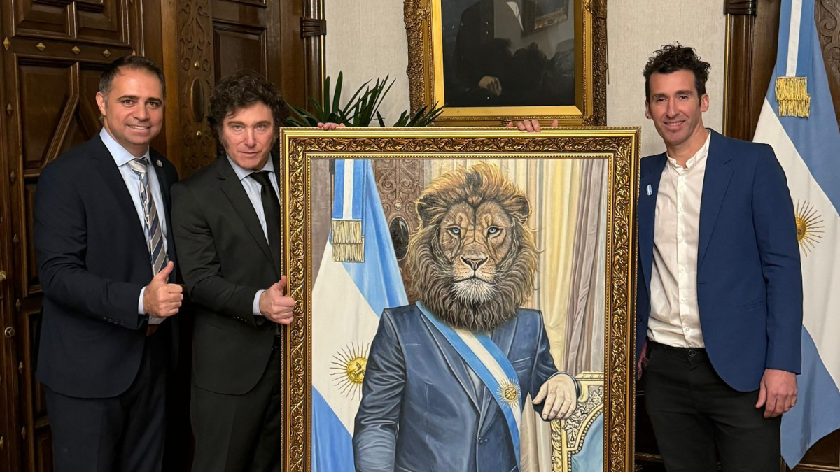 El imponente cuadro de Javier Milei con cabeza de león: el regalo de un ...