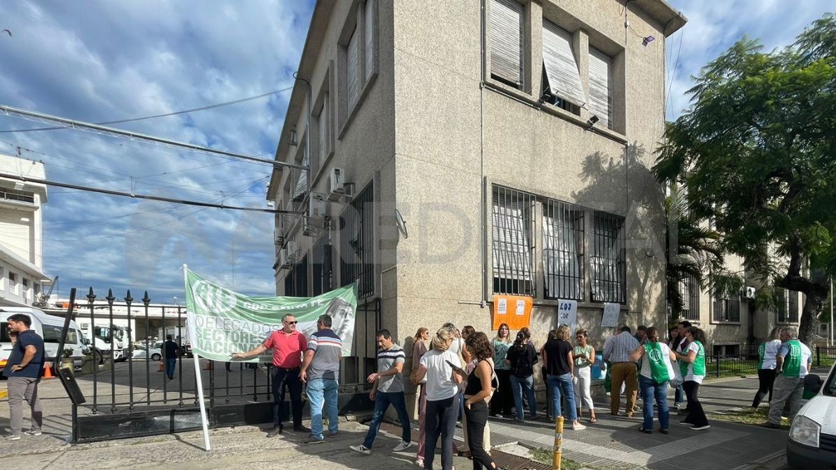 Manifestación en Santa Fe contra el cierre de Centros de Referencia ...