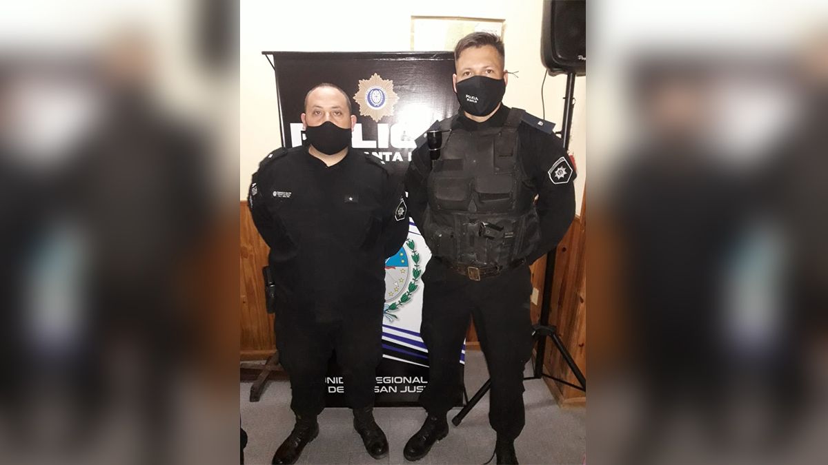 Una beba cayó a un desagüe en San Justo y dos policías le salvaron la vida