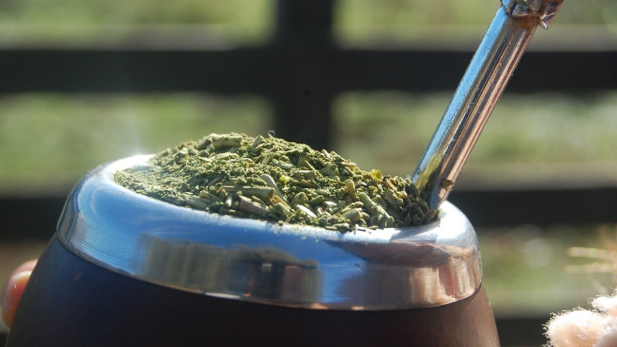 Se conoció cómo se prepara el mate en Brasil y los argentinos estallaron
