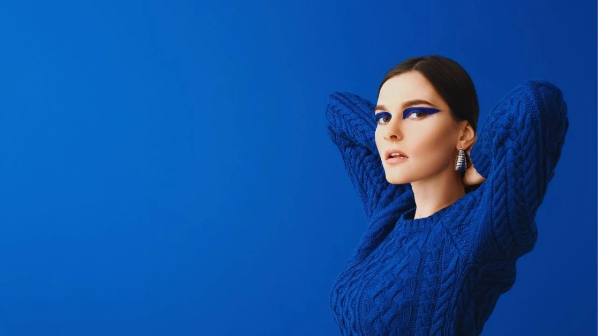 Cuál es el interesante significado de vestirse con ropa de color azul ...