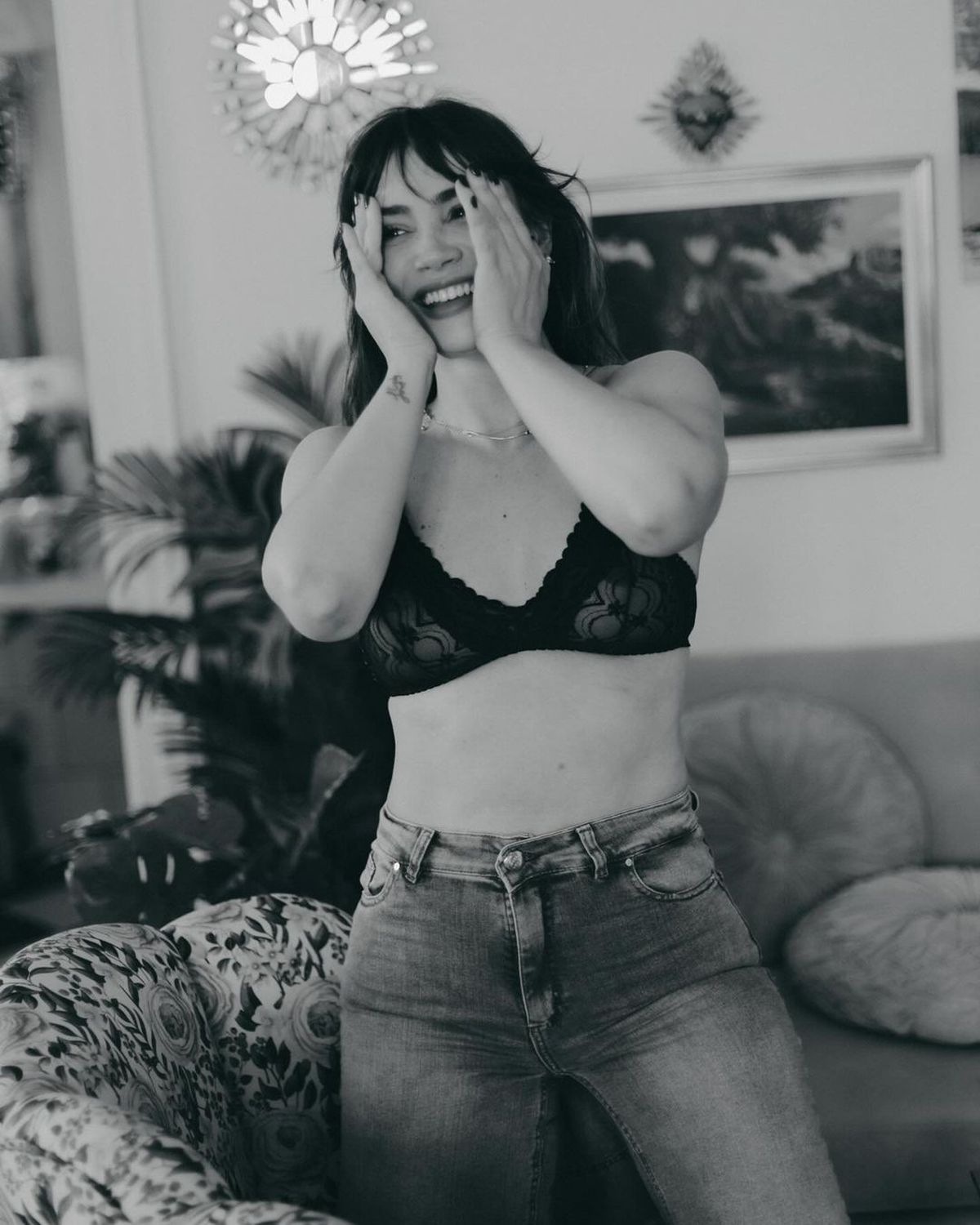 Celeste Cid se destapó en las redes con un sensual corpiño con transparencias: "Vení, bebé"